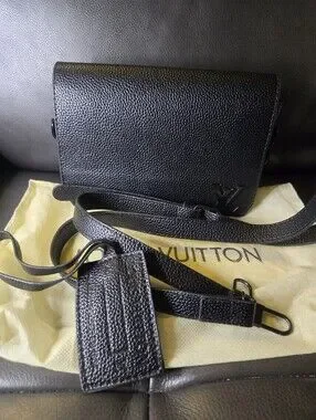 The Unbranded Brand | Bags | Inspired Luxury Logo Black Pebbled ...